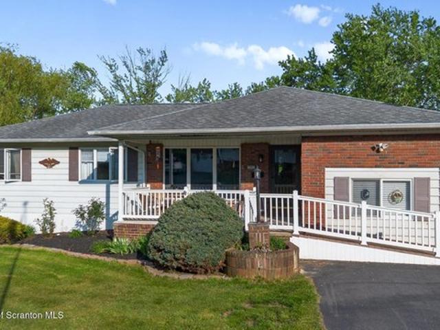 205 Columbus Dr, Archbald, PA 18403