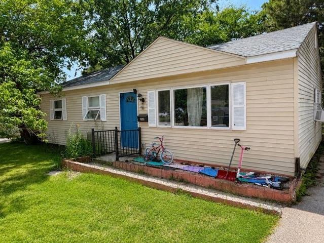 205 Caddy Ave, Carpentersville, IL 60110