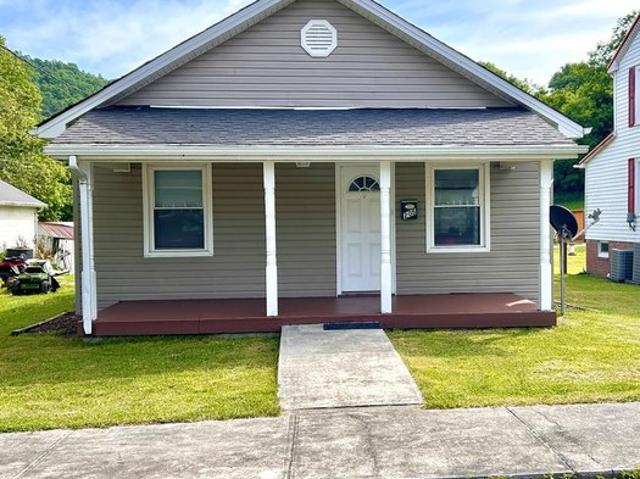 205 Carolina Ave, Richlands, VA 24641