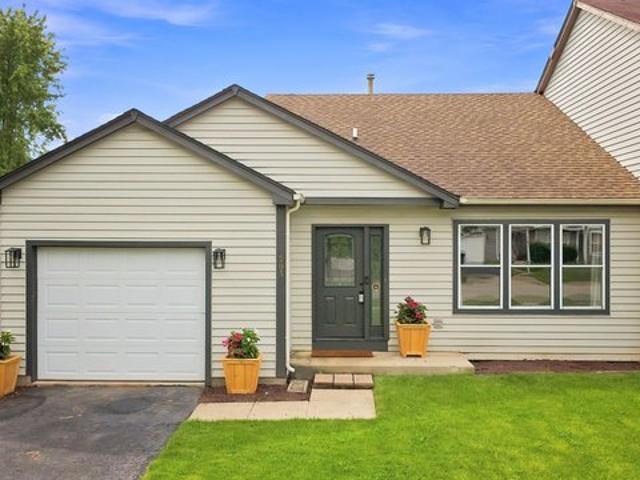 205 Chaparral Cir, Elgin, IL 60120
