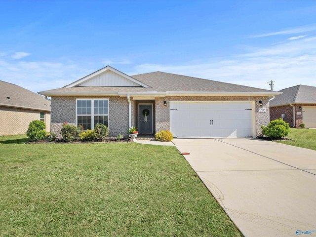 205 Cherry Laurel Dr, Hazel Green, AL 35750