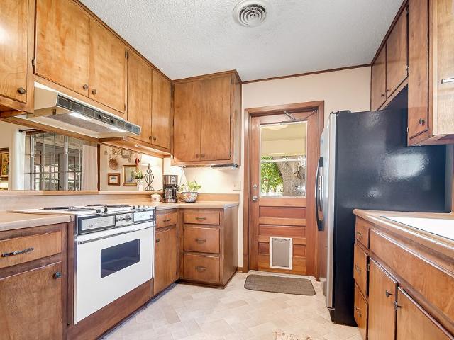 205 Crestwood Dr, Fredericksburg, TX 78624 | MLS #98619