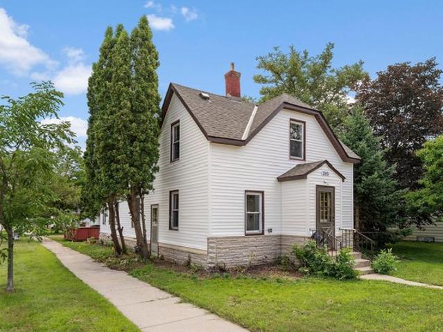 205 Adams St SE, Hutchinson, MN 55350