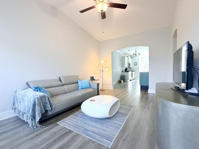 205 Bancroft Ml