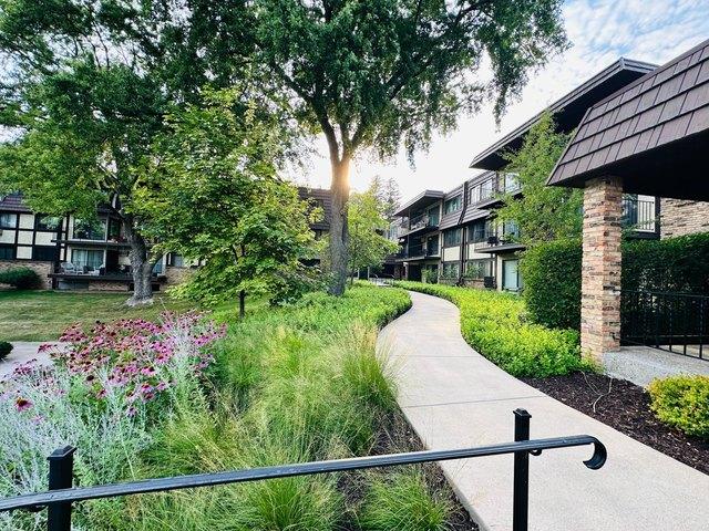 205 Barry Ave S Apt 306, Wayzata, MN 55391