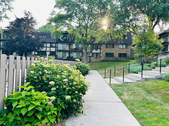 205 Barry Avenue S # 306