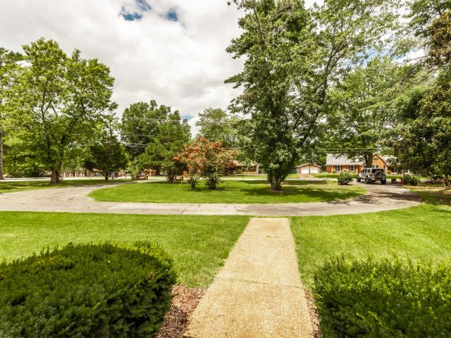 205 Bluegrass Dr