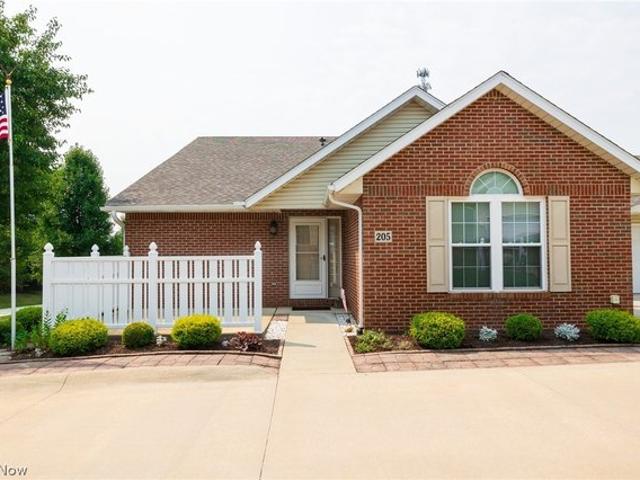 205 Greenbriar Ln, Dalton, OH 44618