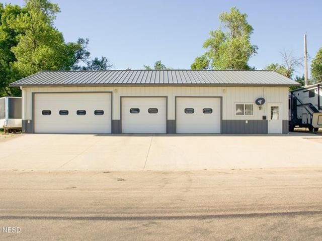 205 E 10th Ave, Webster, SD 57274