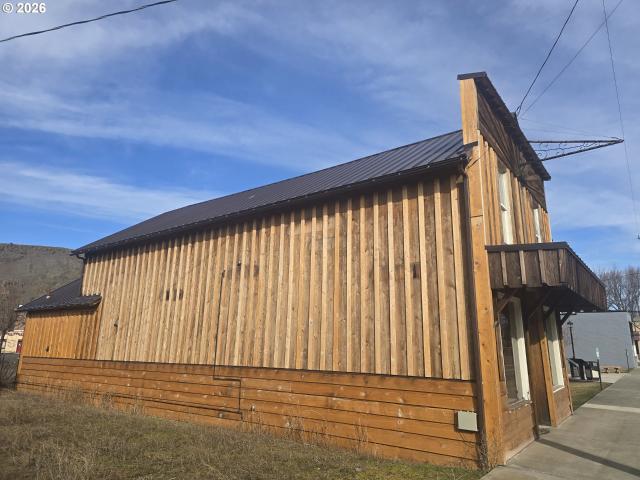 205 E 1ST ST