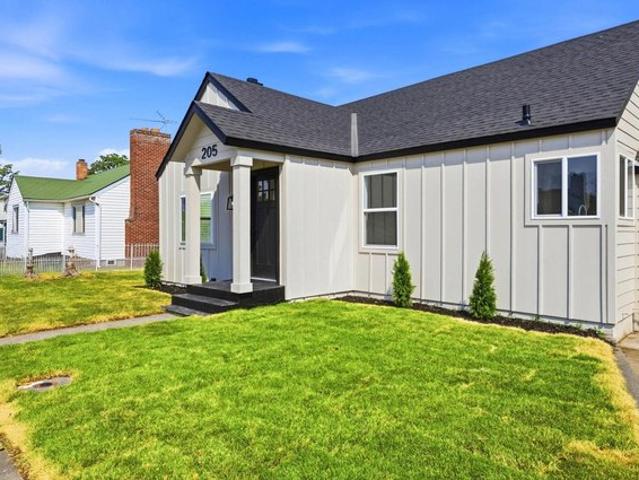 205 E 1st Pl, Kennewick, WA 99336