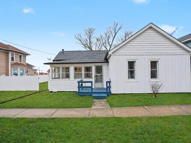 205 E Taylor St, Grant Park, IL 60940