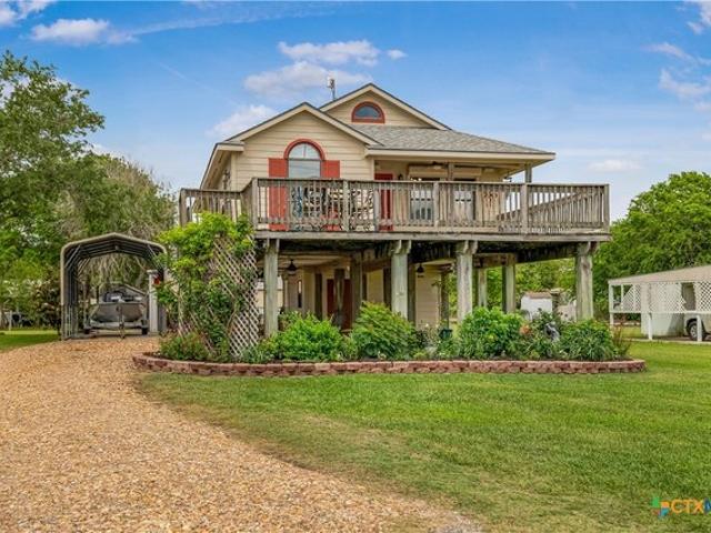 205 E Bay Ave, Seadrift, TX 77983