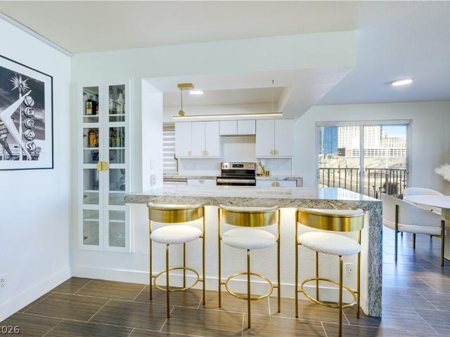 205 E Harmon Avenue 406
