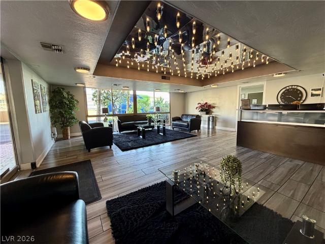 205 E Harmon Avenue 902