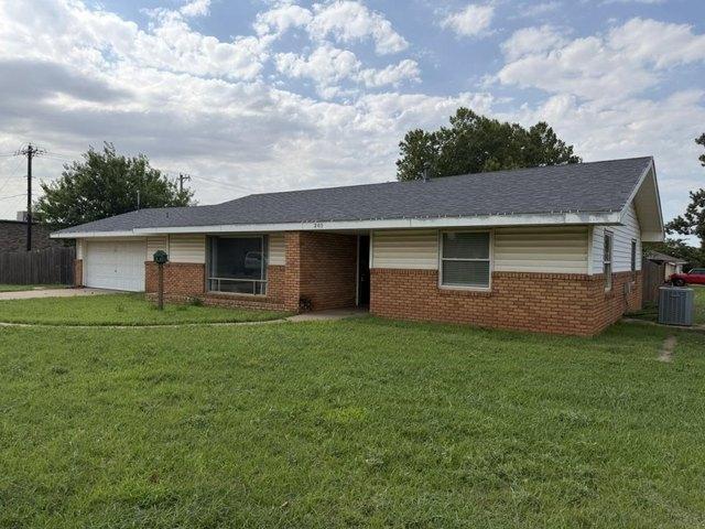 205 E State Rd, Fairview, OK 73737