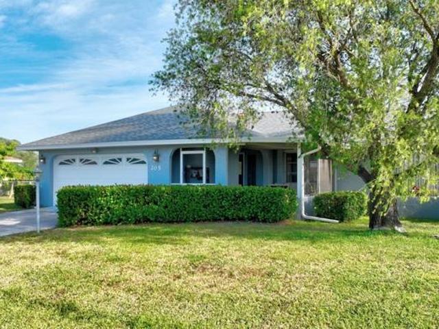 205 Eaglesmere Dr, Lehigh Acres, FL 33936