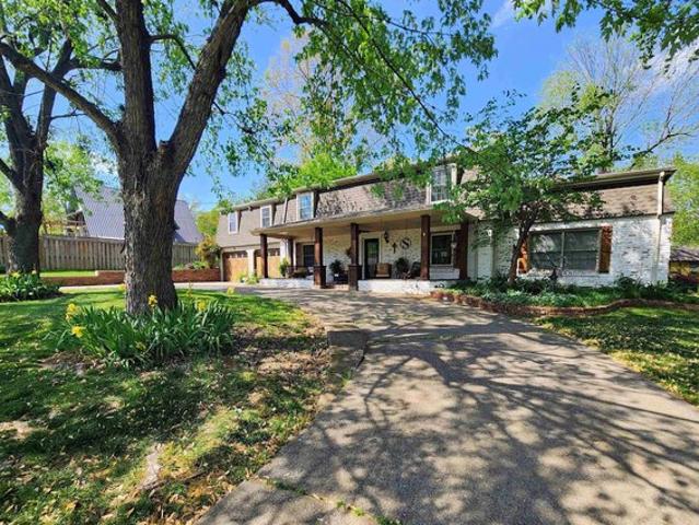 205 Forsythia Dr, Paducah, KY 42003