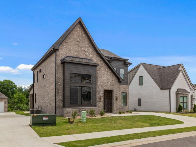 205 Fame Ave