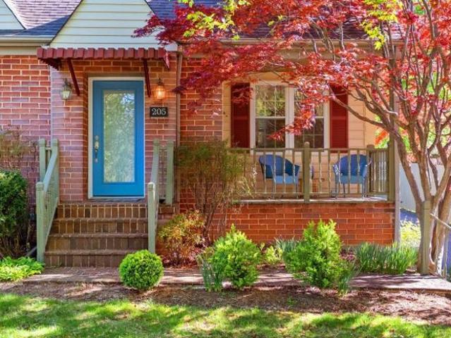 205 Fraser Ln, Staunton, VA 24401