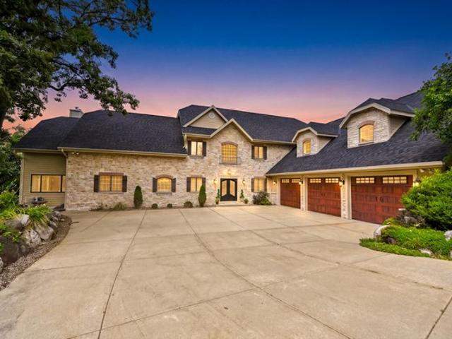 205 Kummrow Ct, Wales, WI 53183