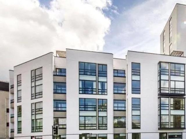 205 Holland Park Avenue, London, W11 4UJ, United Kingdom | 3 bed apartment for rent #140657176 | Rentberry