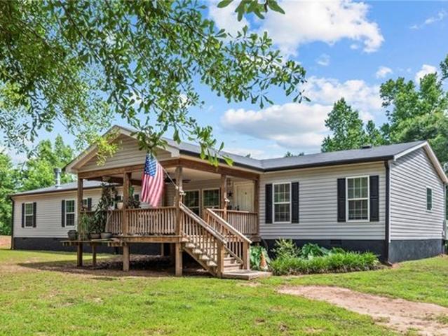 205 Hope Dr, Comer, GA 30629