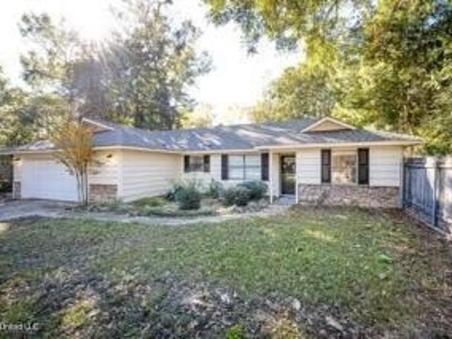 205 Halstead Rd, Ocean Springs, MS 39564