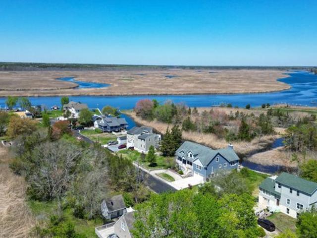 205 Harbor Dr, Egg Harbor Township, NJ 08234