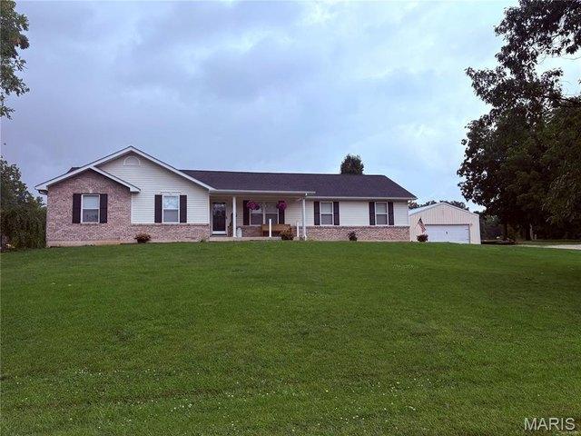 205 Hickory Farms Dr, Hawk Point, MO 63349