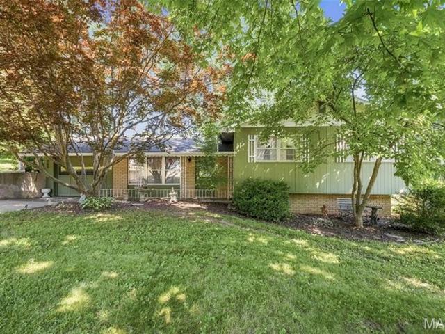 205 Hillcrest Dr, Elsberry, MO 63343