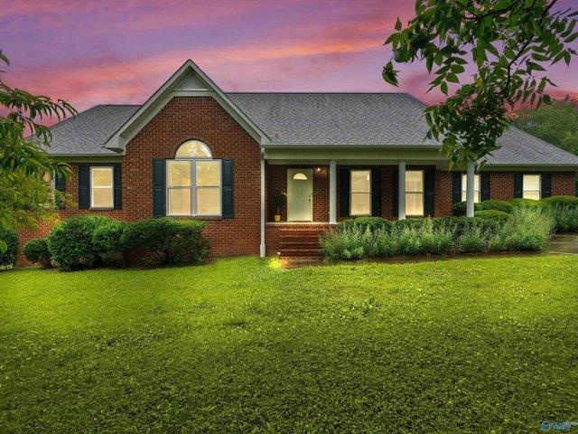 205 Oak Hill Ln, Arab, AL 35016