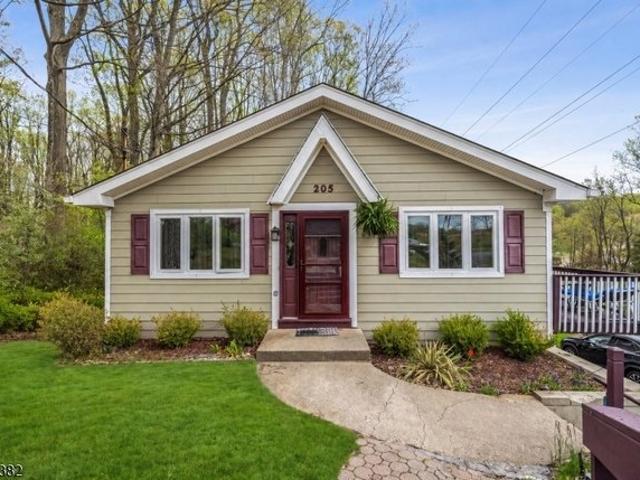 205 Old Center Grove Rd, Randolph, NJ 07869
