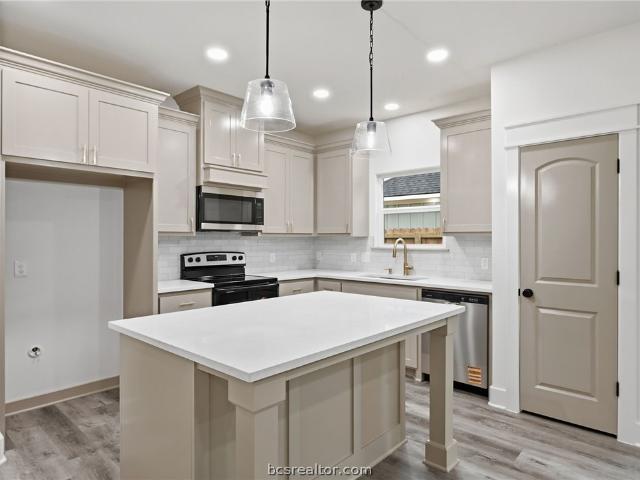 205 Lock Ln, Bryan, TX 77803 | MLS #26002