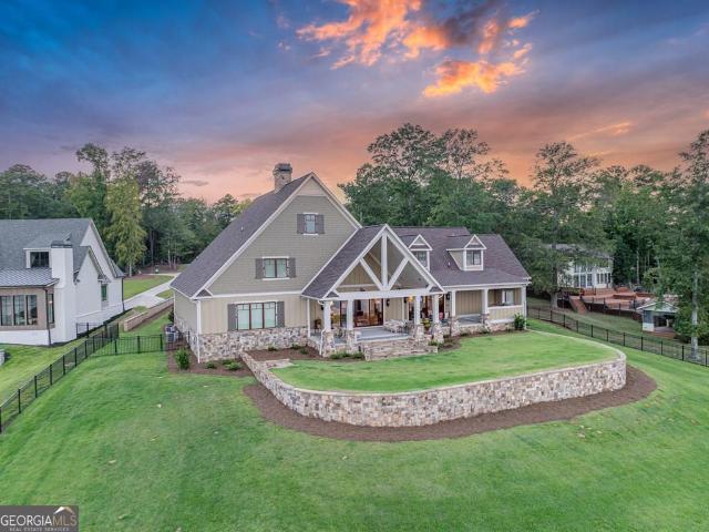 205 Lakecrest Drive NE