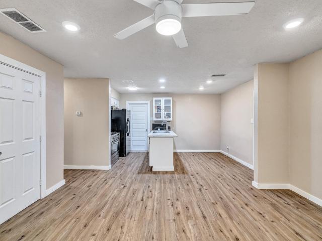 205 Liverpool Dr