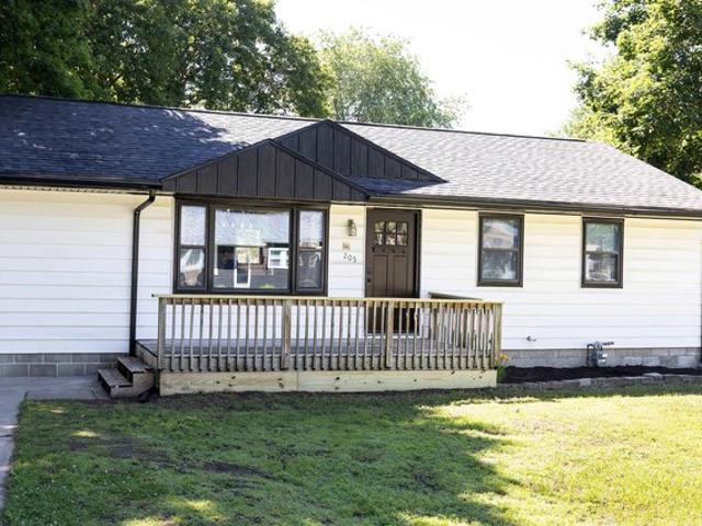 205 Marie Ave, Elk Run Heights, IA 50707