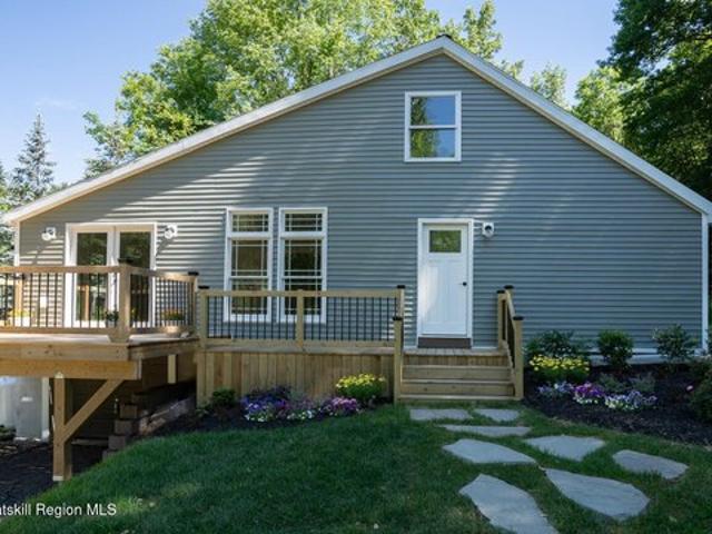 205 McClellan Rd, Nassau, NY 12123