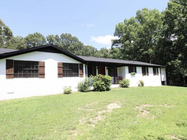 205 Melton Cir, Wildersville, TN 38388