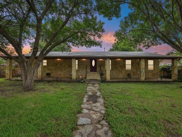 205 N Avenue E, Elgin, TX 78621