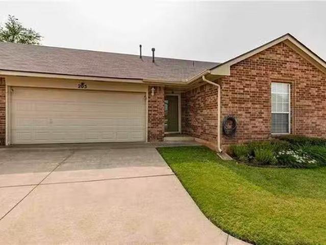 205 N Kelly Avenue 205 N Kelly Ave
