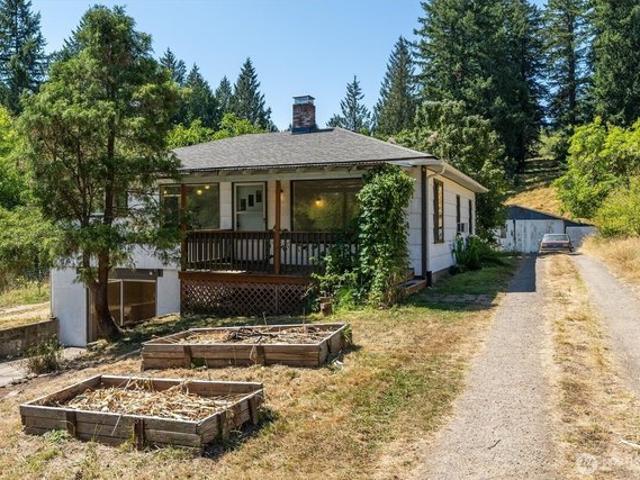 205 N Maple Hill Rd, Kelso, WA 98626