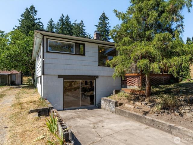 205 N Maple Hill Road