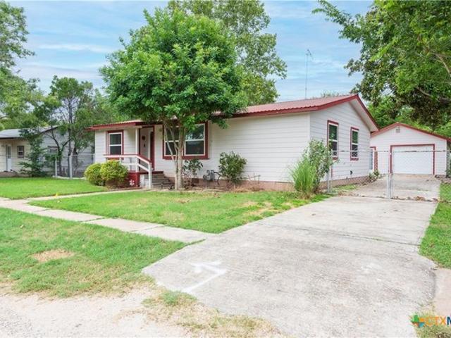 205 N Mesquite Ave, Luling, TX 78648
