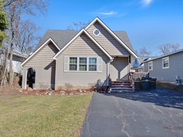205 N Prospect Dr, Round Lake Park, IL 60073
