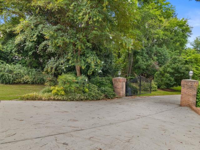205 NW 10th Ave