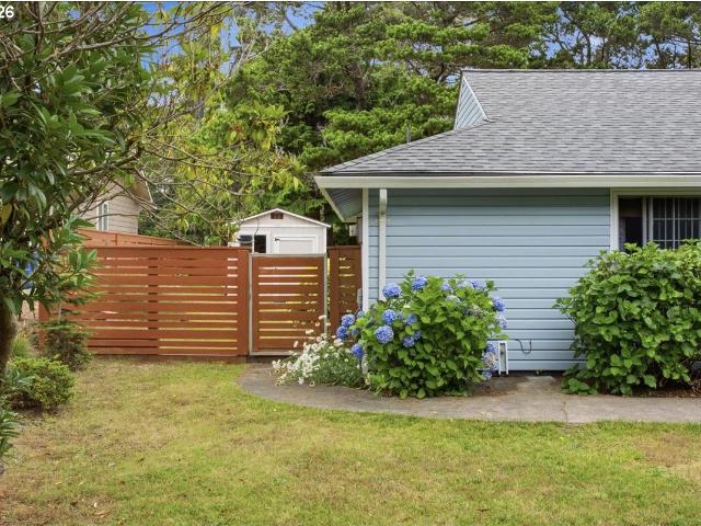 205 nw lancer st