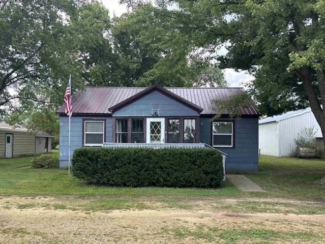205 S 3rd St, Avoca, WI 53506