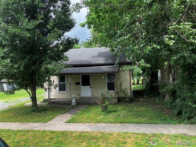 205 S Walnut St, Du Quoin, IL 62832