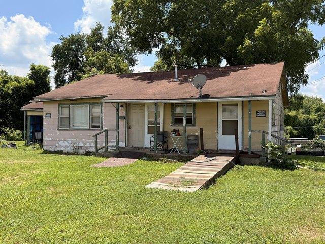 205 S Lake St, Mountain Grove, MO 65711
